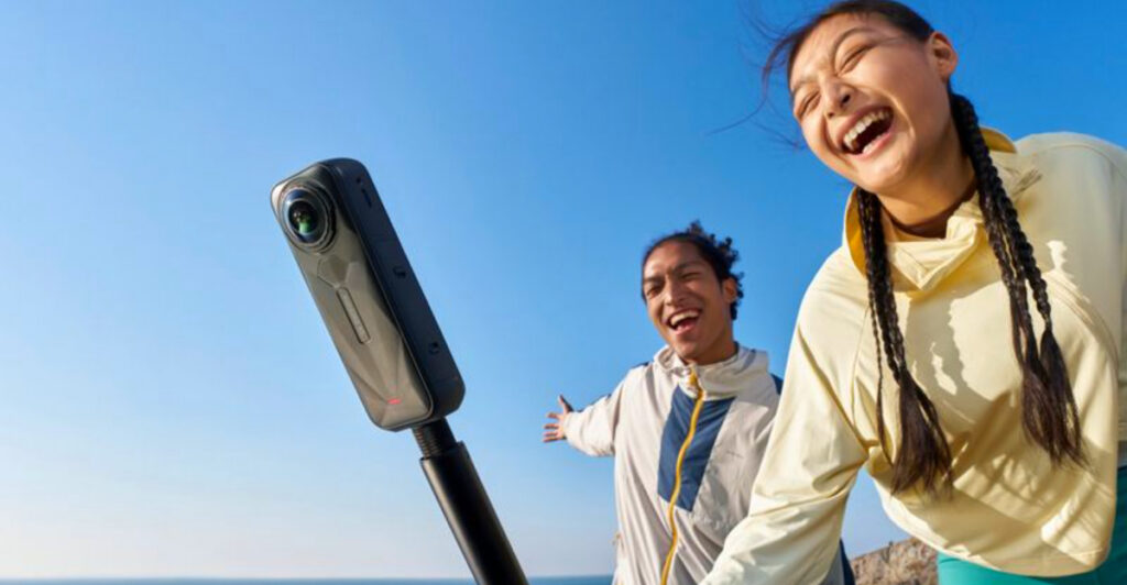 7 Best Travel Vlogging Cameras for YouTube in 2025