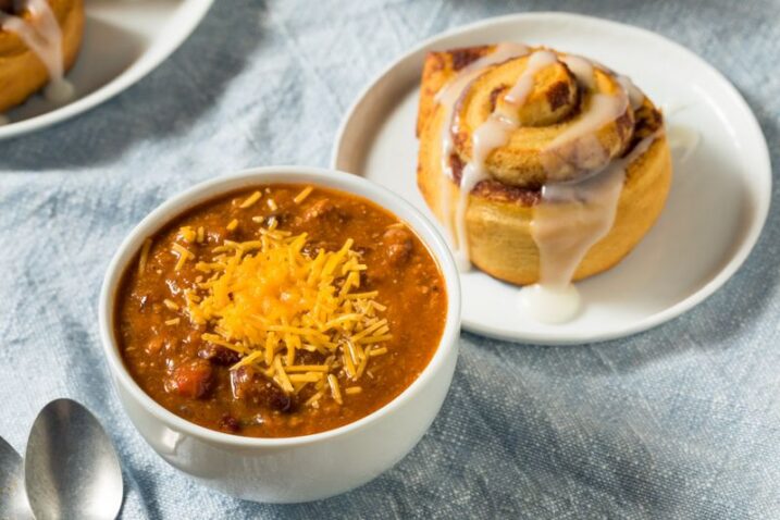 7 Nebraska Chili and Cinnamon Roll Combos That Surprisingly Work