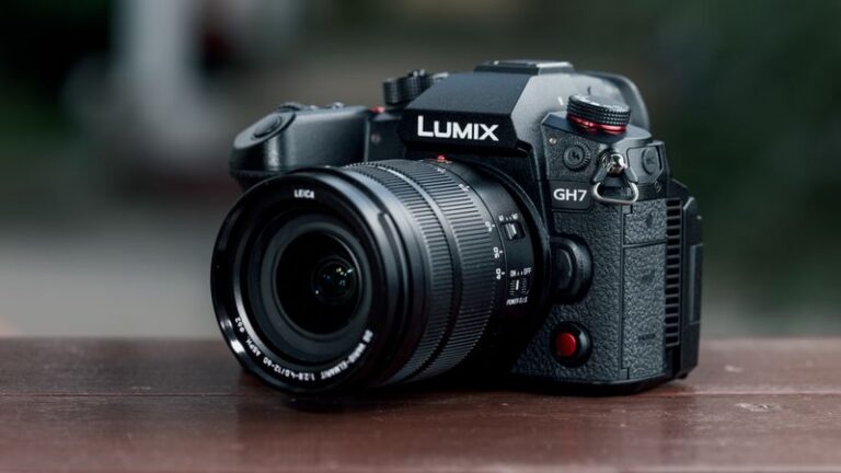 7 Best Travel Vlogging Cameras for YouTube in 2025