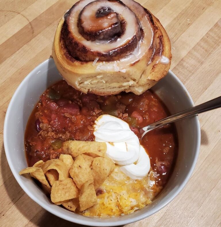 7 Nebraska Chili and Cinnamon Roll Combos That Surprisingly Work