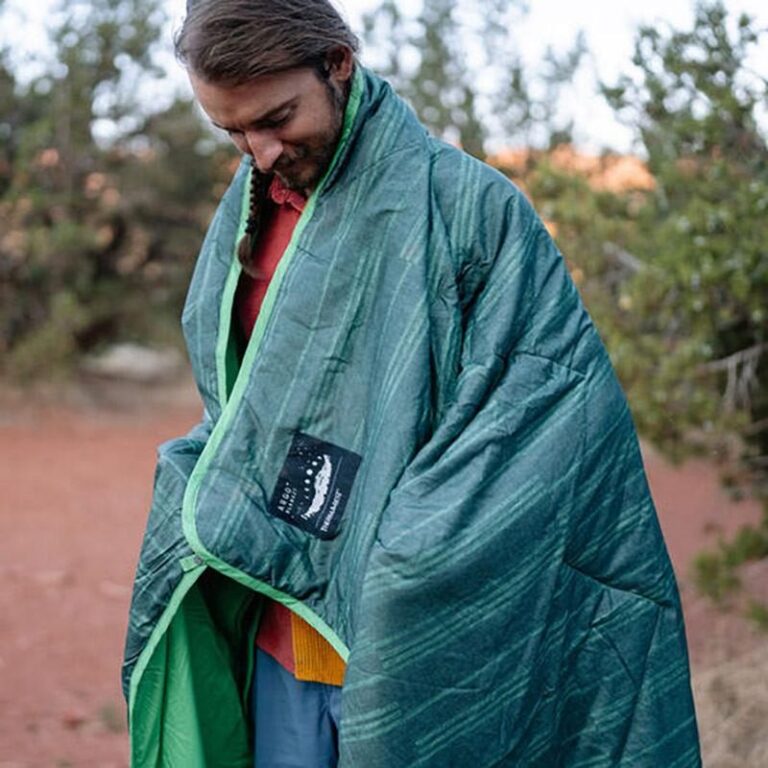 13 Ultralight Travel Blankets That Roll Up Small for Any Adventure