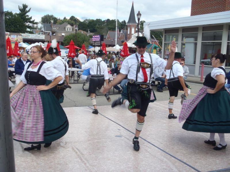 8 Pennsylvania Fall Festivals You'll Visit Just For The Food
