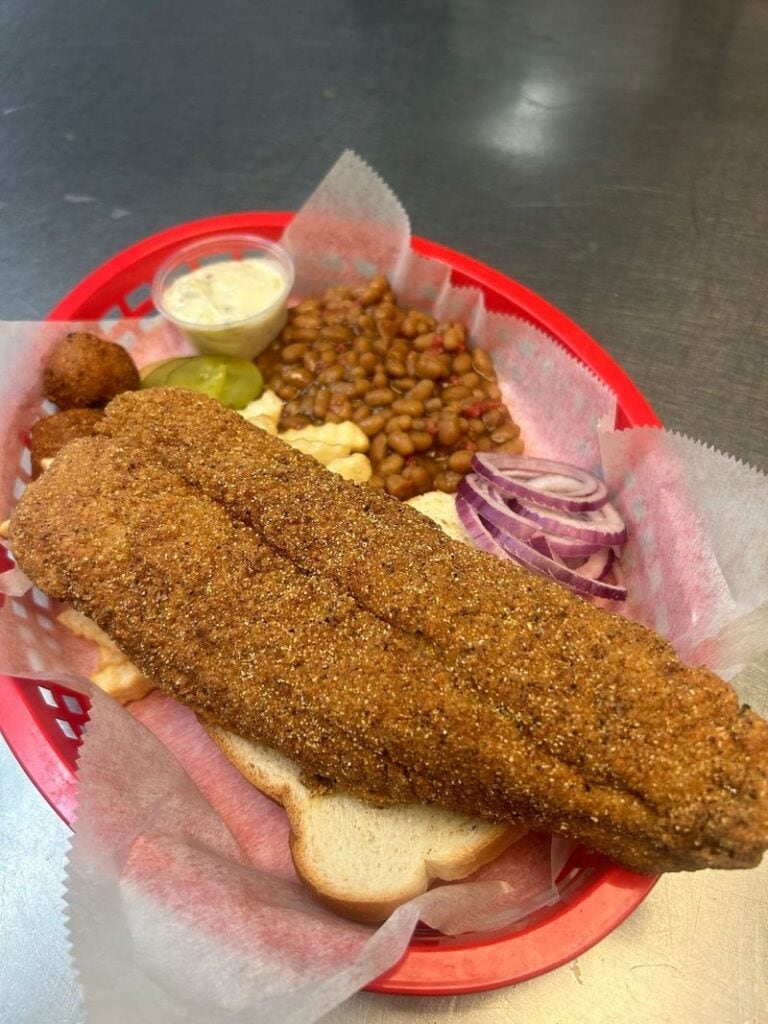 Small Town Illinois Fish Fries That Rival Grandma's Friday Night Tradition