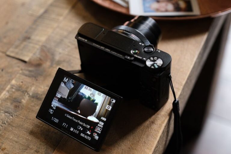 10 Best Compact Cameras for Capturing Stars on a Hike Without a Tripod