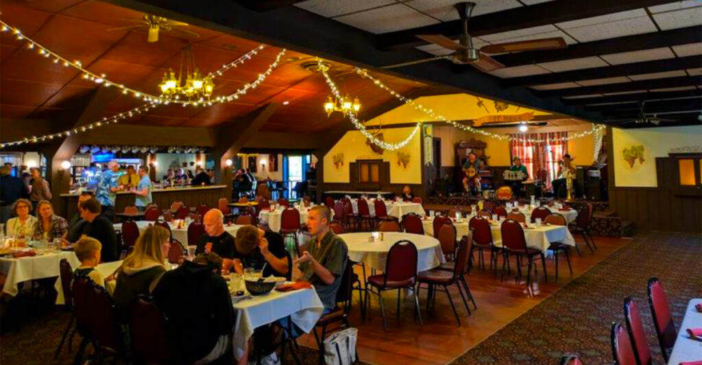 11 Wisconsin Supper Clubs That Still Serve Food Like It’s 1955