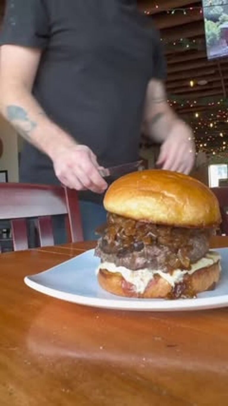 5 Best Wisconsin Cheese-Stuffed Burgers You Can Actually Order