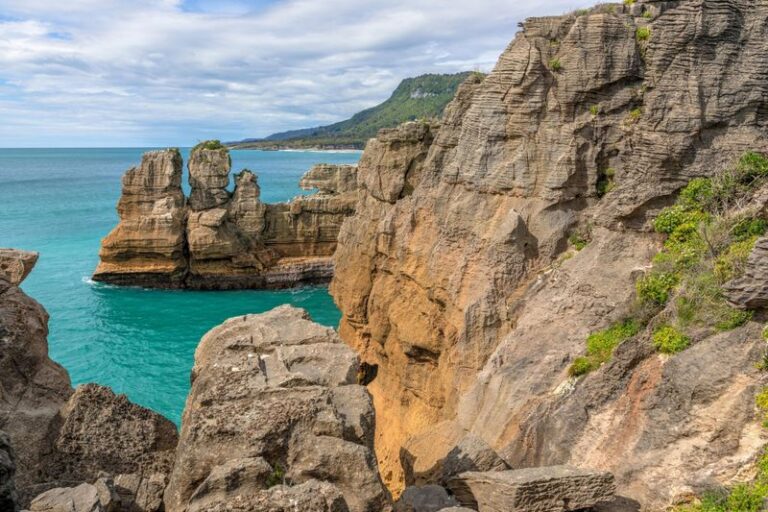 New Research Confirms and Maps Zealandia — Earth's Submerged 'Eighth ...
