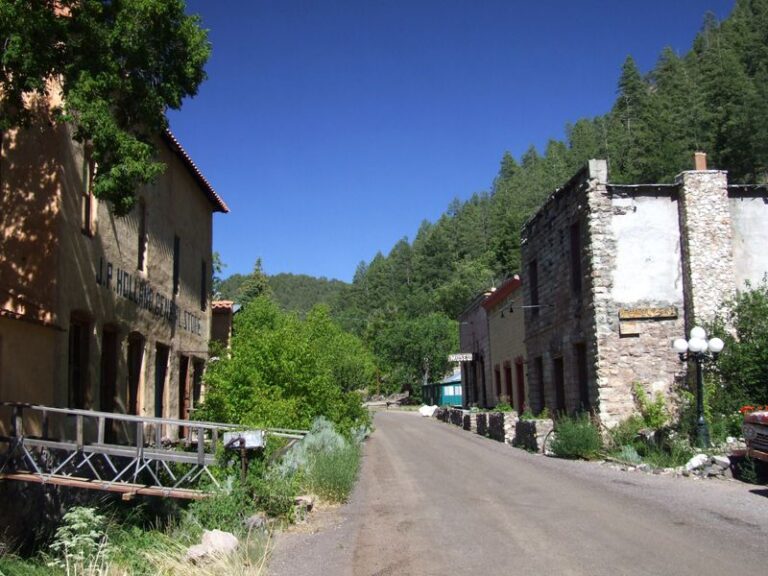 7 Eerie Ghost Towns in New Mexico That Time Forgot - but You Can Still ...