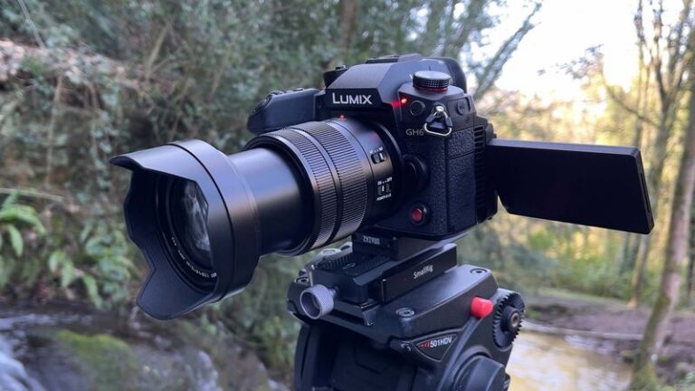 10 Best Cameras for Outdoor Photography and Adventure Vlogging
