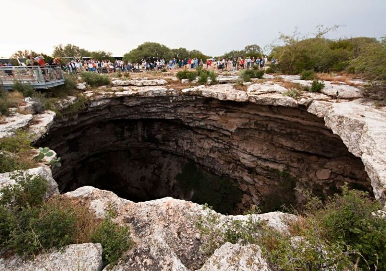 9 Hidden Texas Caves So Stunning You'll Forget You're Still on Earth