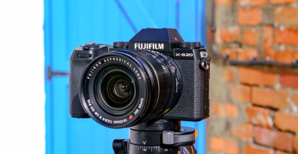 10 Best Travel Cameras With Zooms Built for Skyline Views