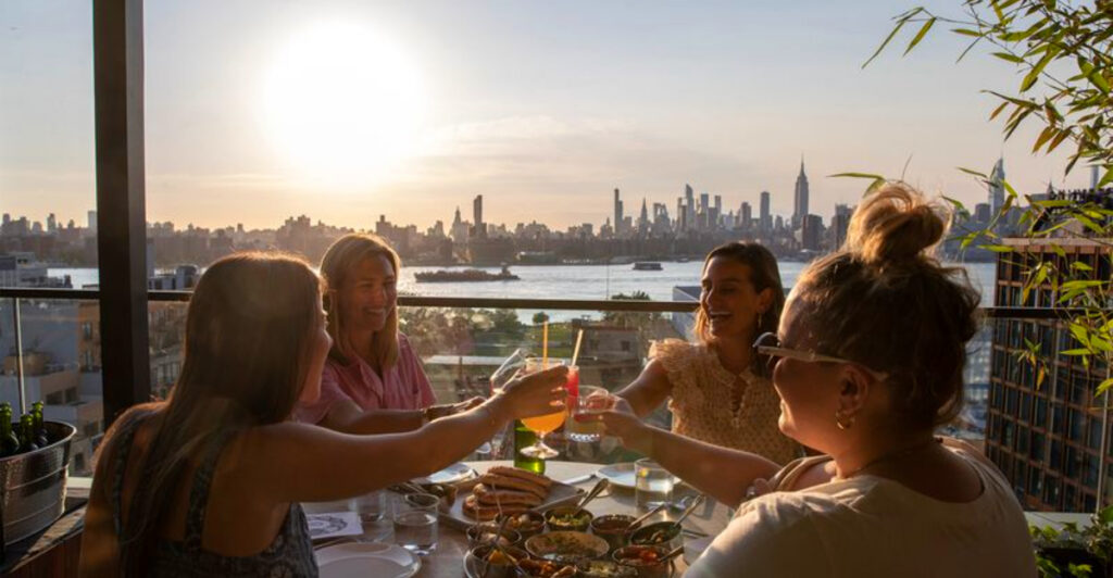 15 Stunning Rooftop Restaurants In New York That Serve Views As Good As ...