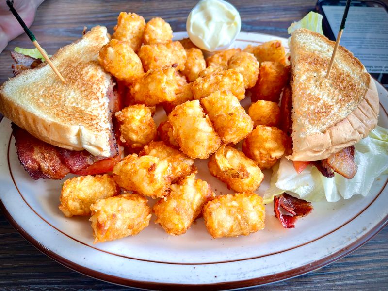 Kentucky's Hidden Buffet Gem That Locals Hope Tourists Never Discover