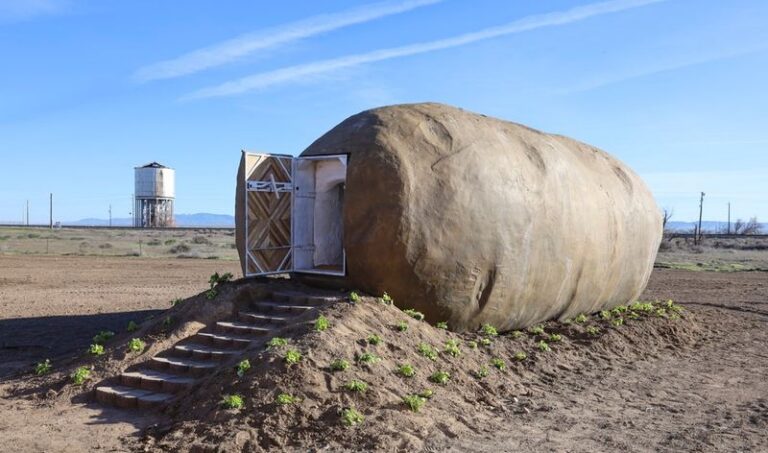 Sleep Inside a Six-Ton Giant Spud: The Big Idaho Potato Hotel Lets You ...