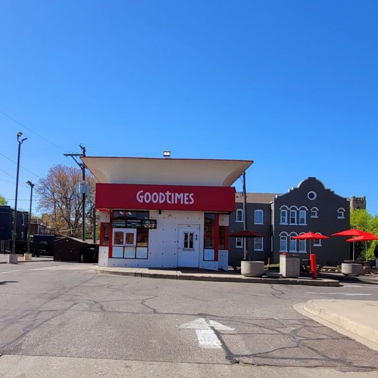 12 Colorado Burger Chains That Deliver Big Flavor Across the State
