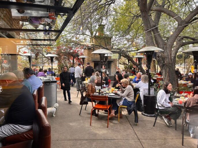 12 Phoenix Restaurants That Thrive Without Social Media