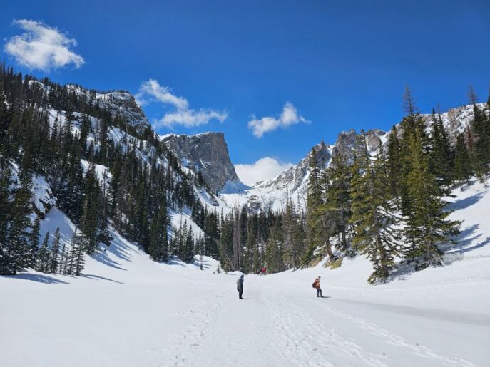 13 Epic Winter Hikes in the U.S. (From Snowy Peaks to Sunny Trails)