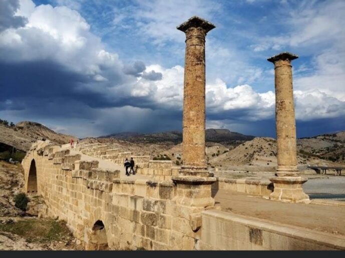 15 Ancient Bridges Around the World That Are Still Breathtaking Today