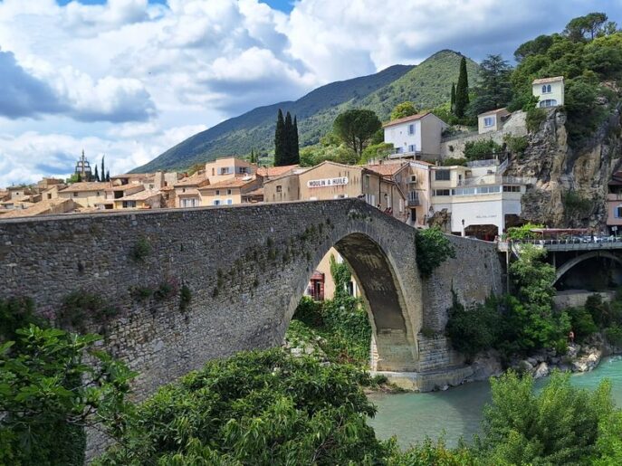 15 Ancient Bridges Around the World That Are Still Breathtaking Today