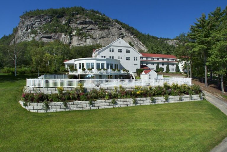 13 New Hampshire Inns Serving Unforgettable Christmas Eve Dinners