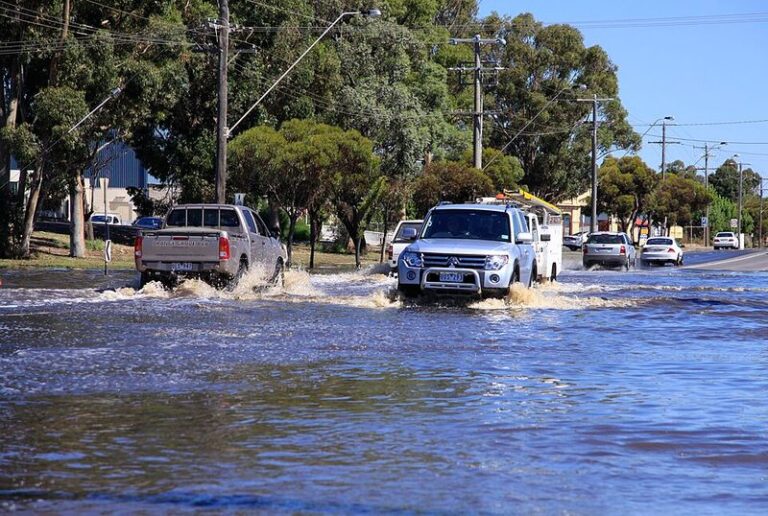 How to Stay Safe While Driving During Flooding: What Every Driver Needs ...