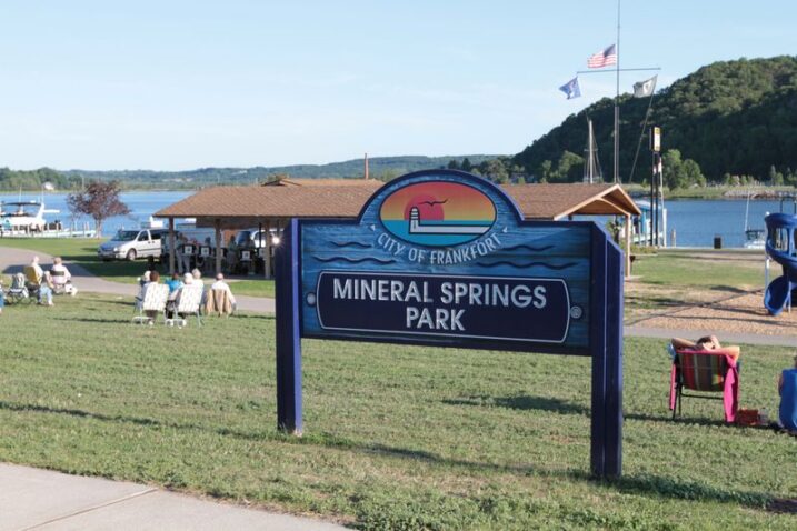 Few People Realize This Lake Michigan Town Has Its Own Natural Mineral ...