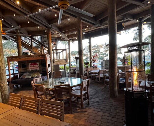 This Giant Treehouse Restaurant in Florida Looks Straight Out of a ...