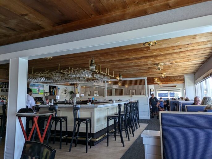 This New Jersey Waterfront Seafood Spot Turns Dinner Into a Sunset Show