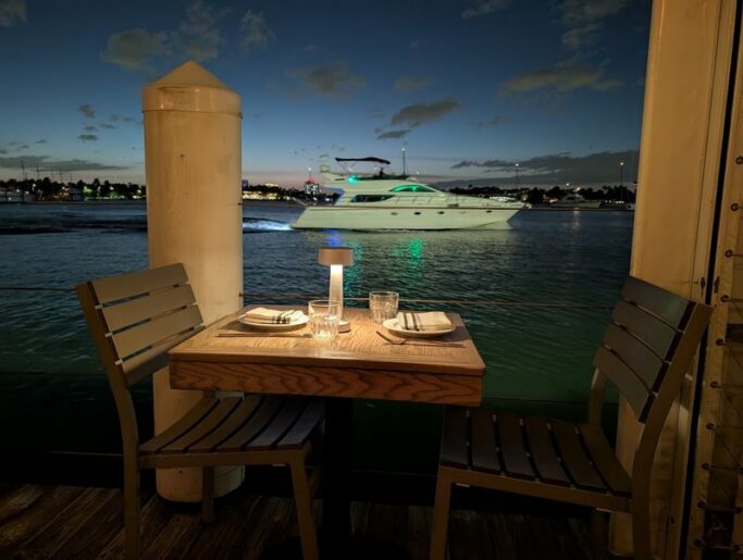 This Hollywood Waterfront Restaurant Serves Fresh Seafood With Stunning ...