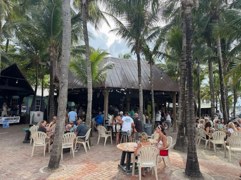 This Jupiter Tiki Bar From Alan Jackson's 'It's 5 O'Clock Somewhere ...