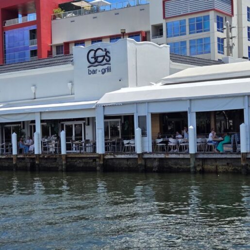 This Hollywood Waterfront Restaurant Serves Fresh Seafood With Stunning ...