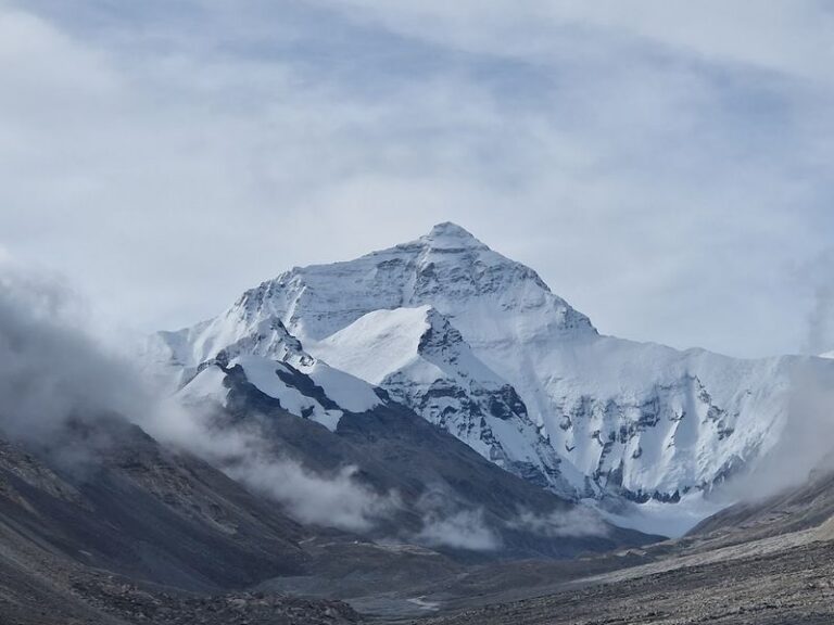 14 Natural Wonders Around the World That Are Extremely Dangerous