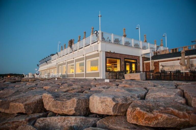 15 Best Restaurants in Rhode Island With Patio Dining and Waterfront Views