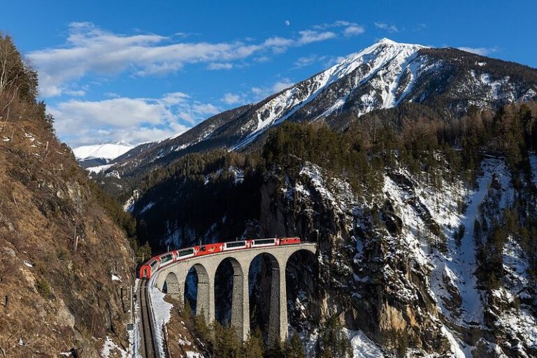 15 Legendary Train Journeys That Still Capture the Magic of the 1940s ...