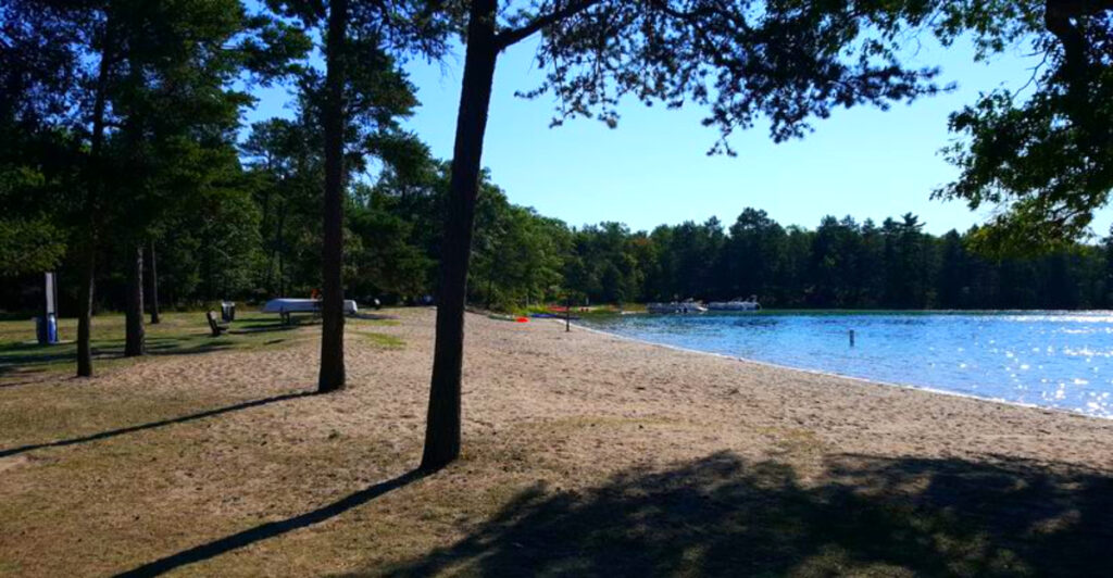This Hidden Michigan Lake Is So Clear You Can See 30 Feet Down - and ...