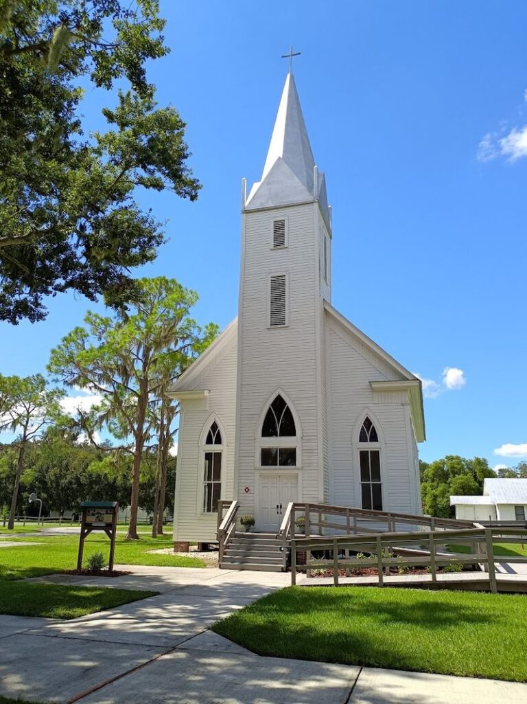 This Quiet Florida Park Offers a Glimpse Into Old-World Charm and Small ...