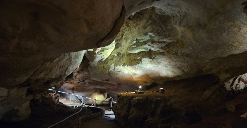 Oklahoma's Hidden Cave Destination Feels Like Stepping Into Another World