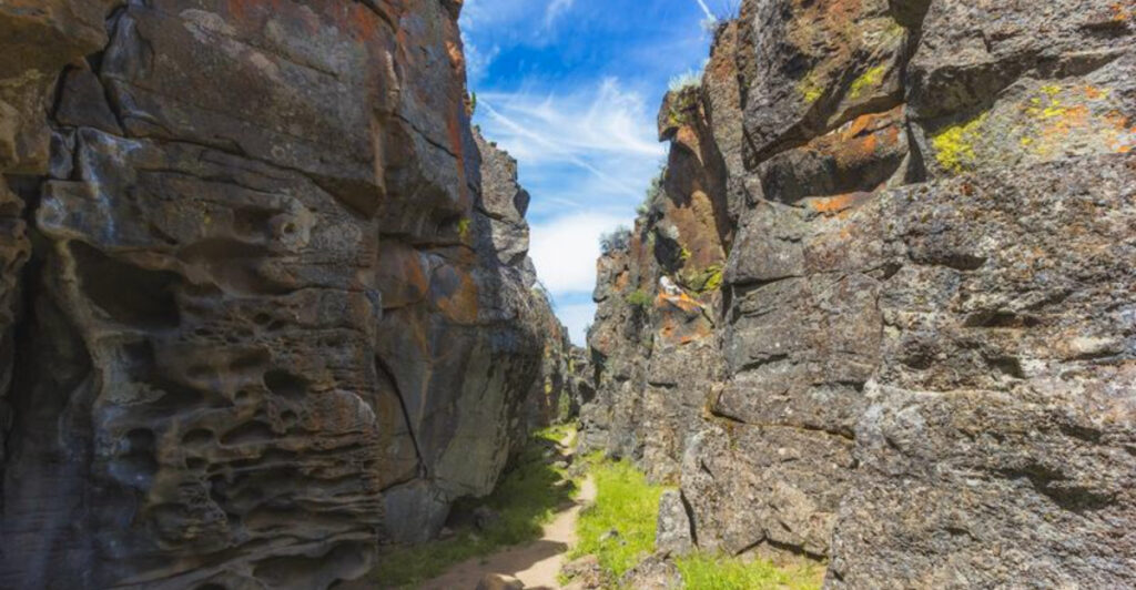This Incredible Oregon Fissure Tore Open the Earth for 2 Miles and You ...