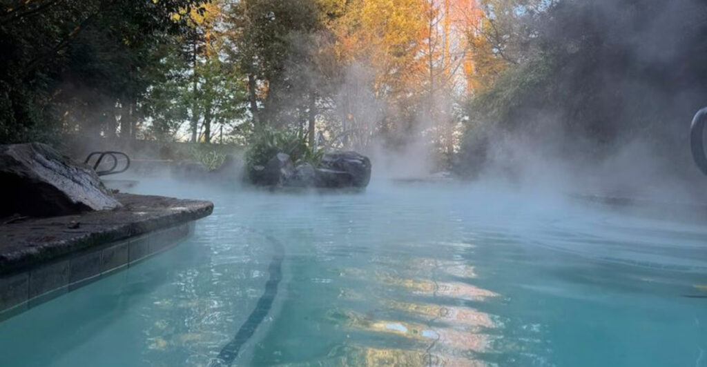 This Oregon Adults-Only Pool Is the Ultimate Spot for Soaking ...