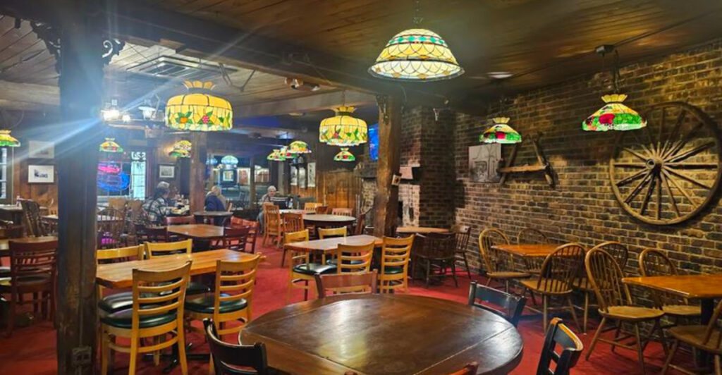 Few Places Blend Illinois History and Comfort Food Quite Like This ...