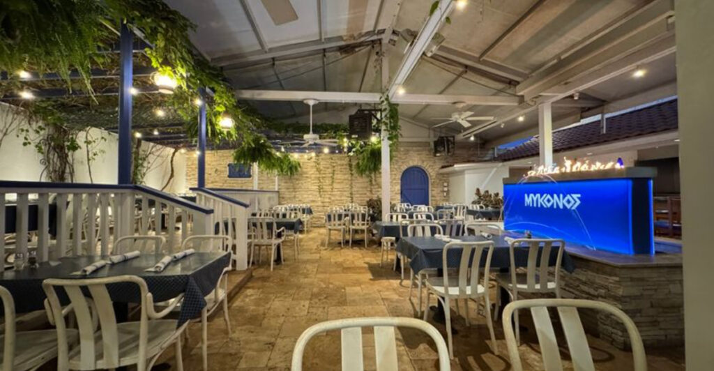 This Illinois Restaurant Turns Flaming Saganaki Into a Dining ...
