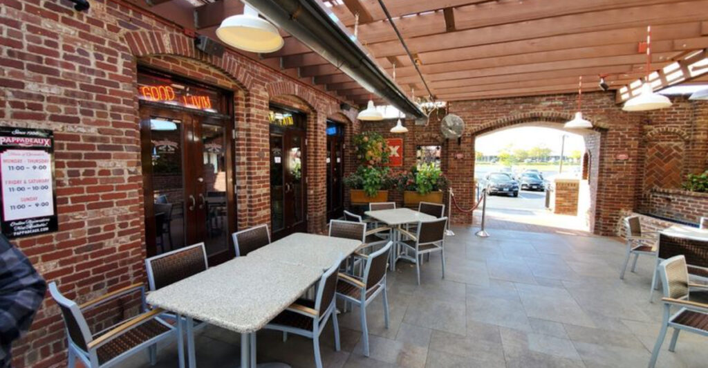 This Illinois Seafood Restaurant Serves Massive Cajun Platters That ...